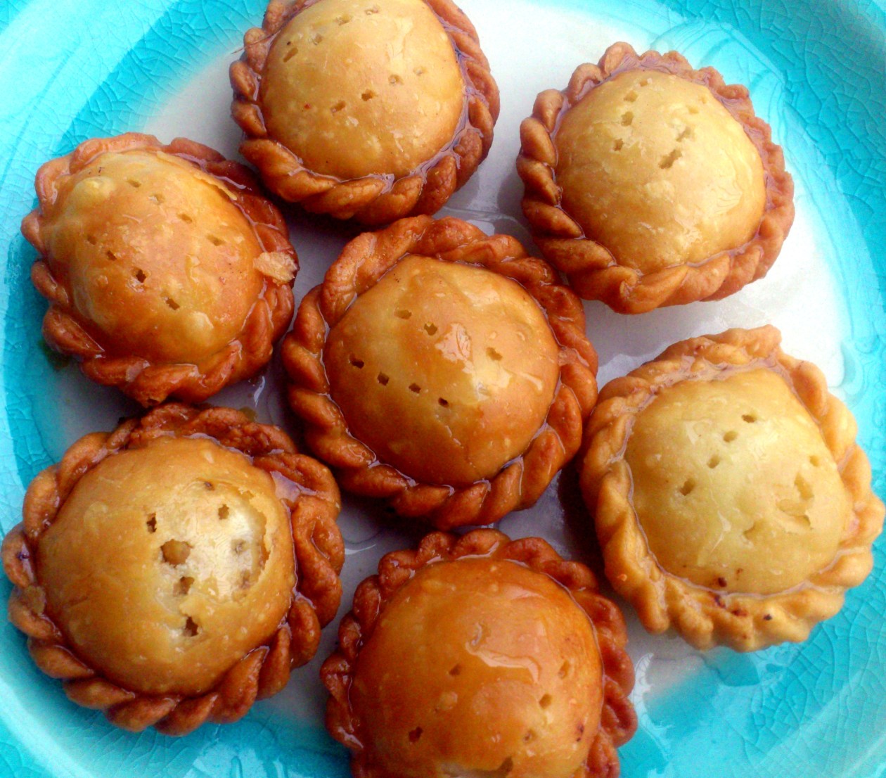 Chandrakala (Sweet filled with Khoa and nuts) | Vegetarian Khana
